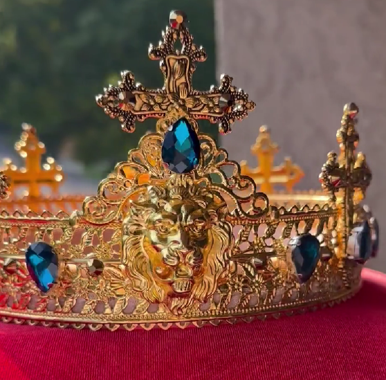 LION CROSS KING'S CROWN - COLOR OPTIONS – Holly Hardwick Crowns